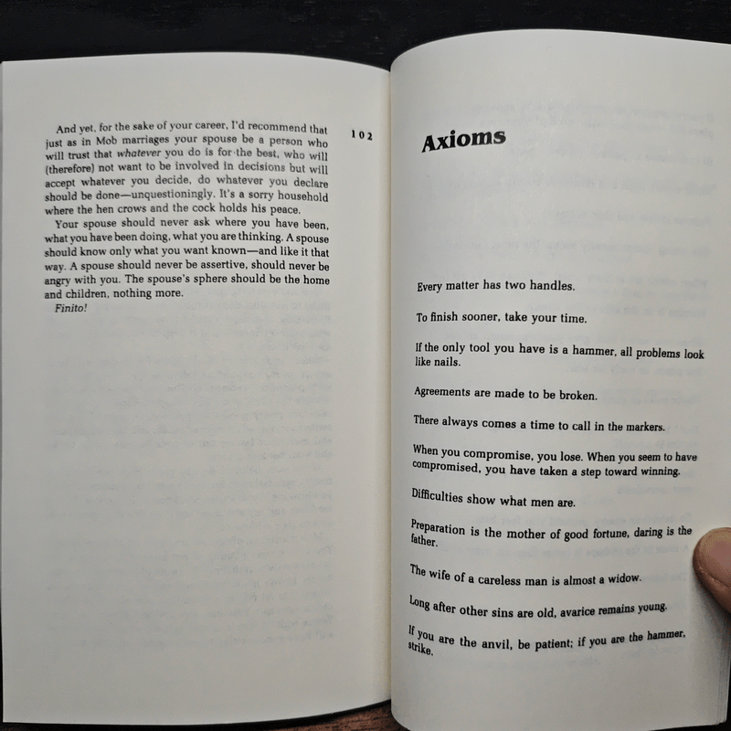 หนังสือ The Mafia Manager : A Guide to the Corporate Machiavelli - V ...